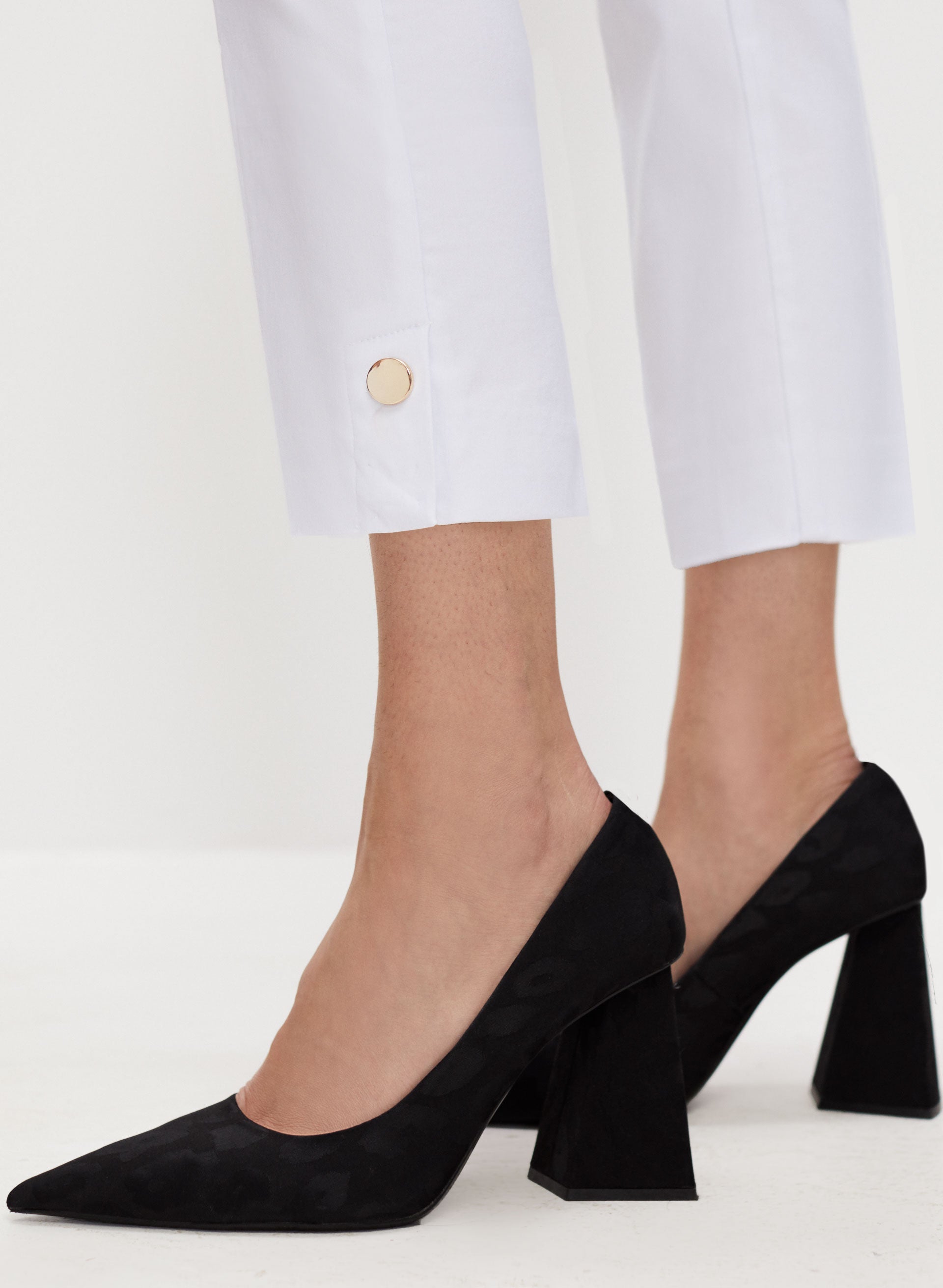 Essential Pull-On Capri Pants