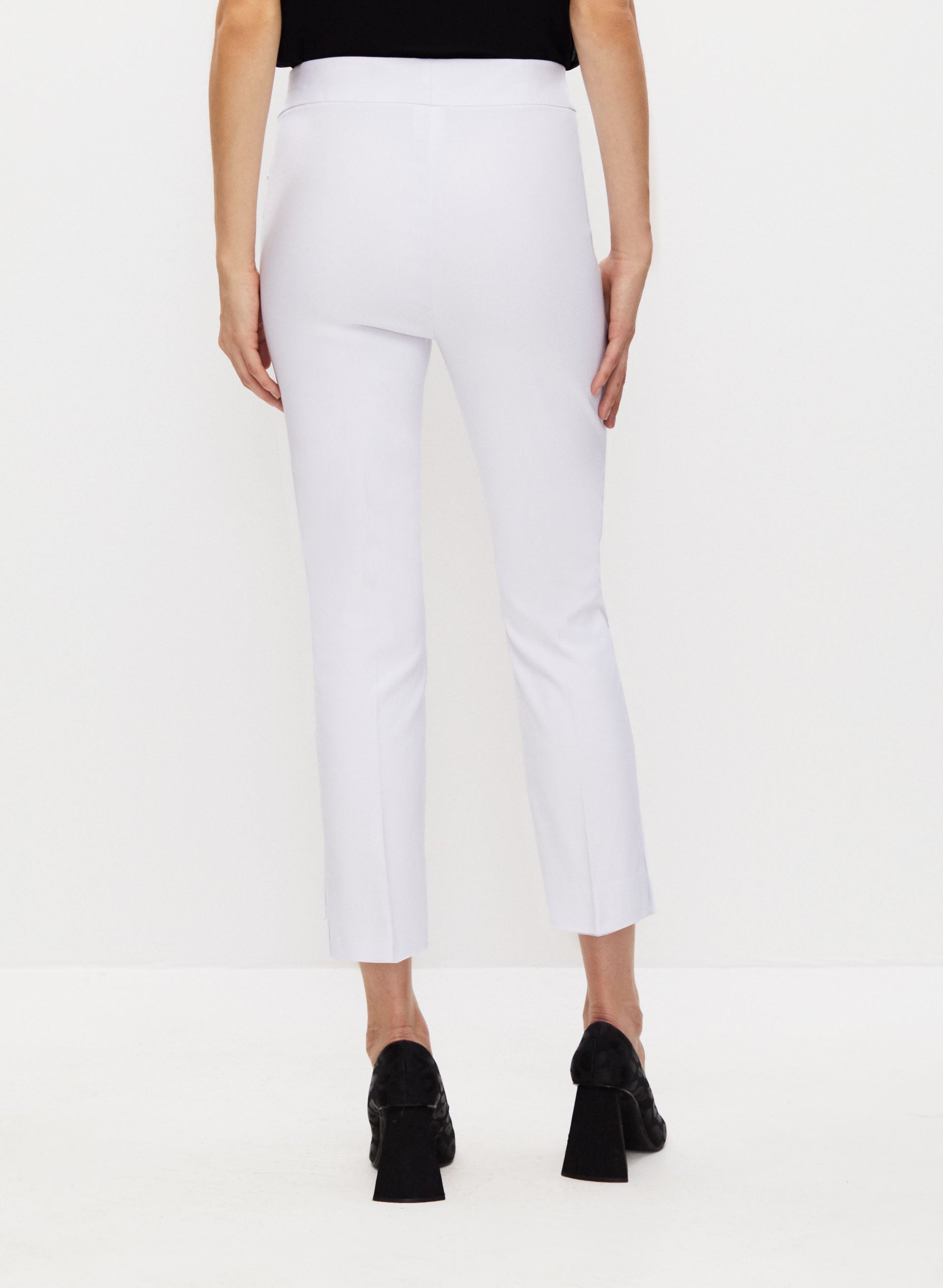 Essential Pull-On Capri Pants